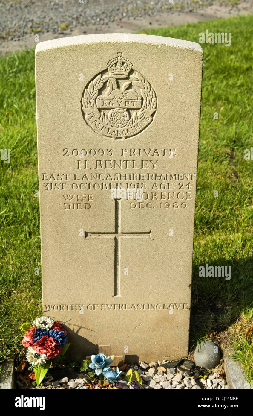 Commonwealth War Grave. Darwen Cemetery Stock Photo - Alamy