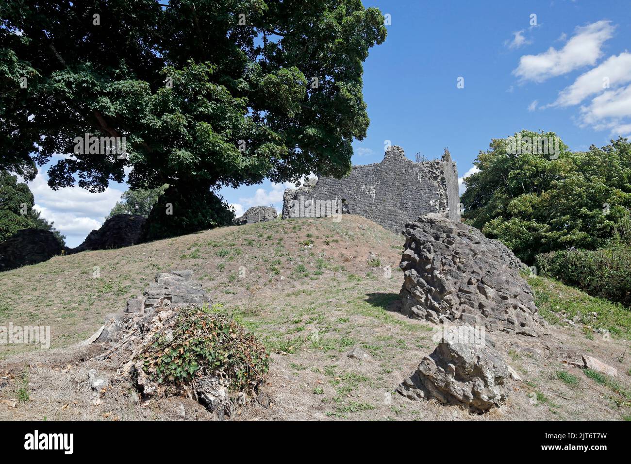 St quentins castle ruins hi-res stock photography and images - Alamy