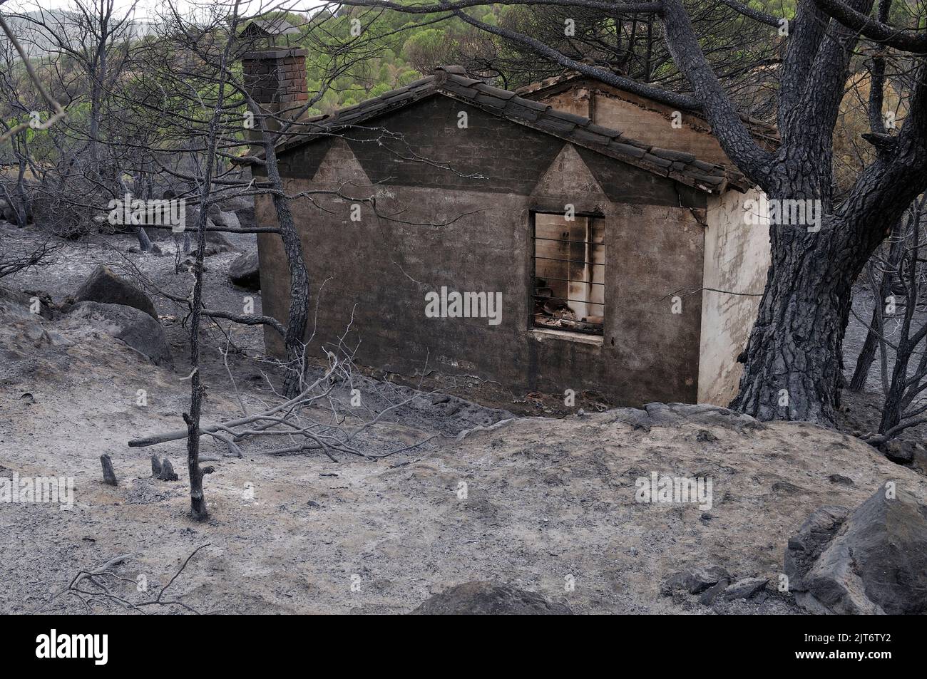 Burnt house after fire hi-res stock photography and images - Alamy