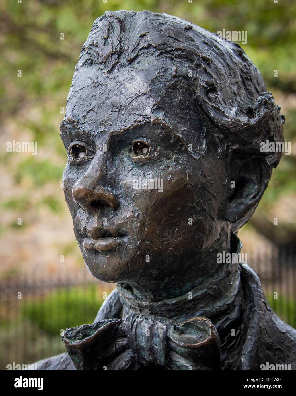 Robert Fergusson Statue on the Royal Mile in Edinburgh, Scotland ...