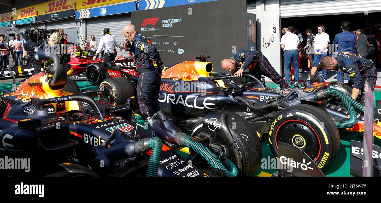 F1 red bull crew hi-res stock photography and images - Alamy