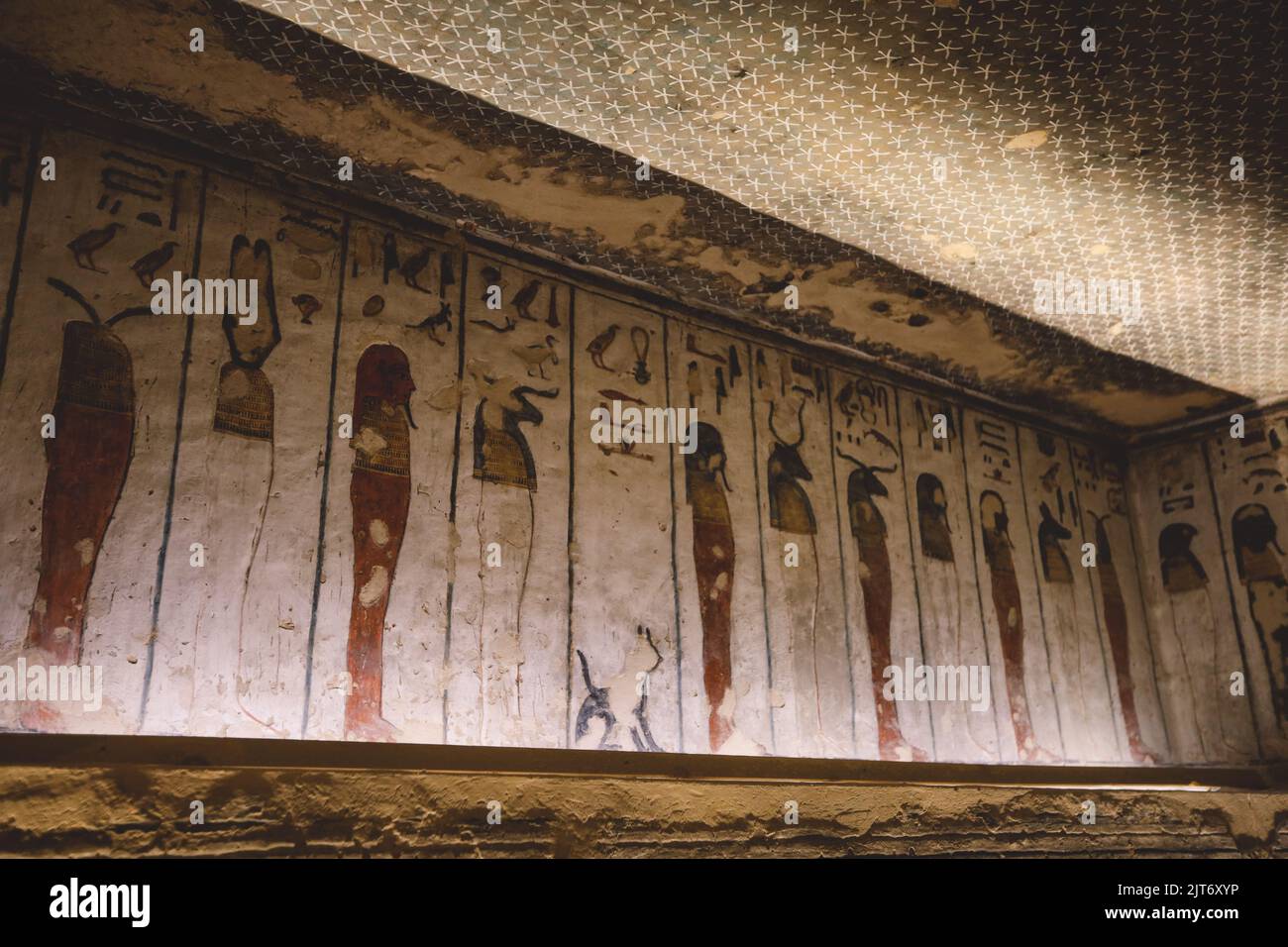 Ancient Egyptian Drawings inside the Pharaoh Tombs in the Valley of the ...