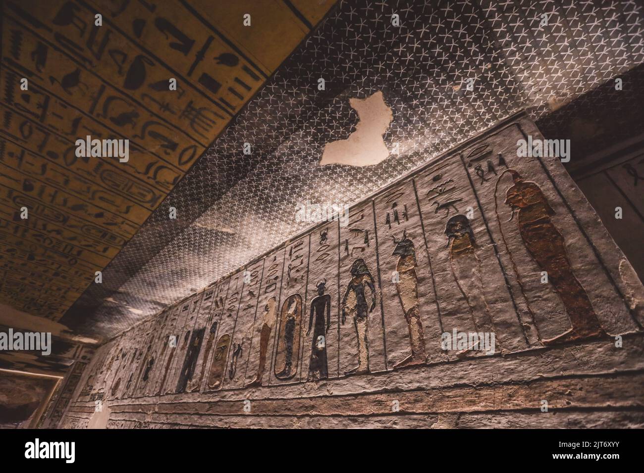 Ancient Egyptian Drawings inside the Pharaoh Tombs in the Valley of the ...
