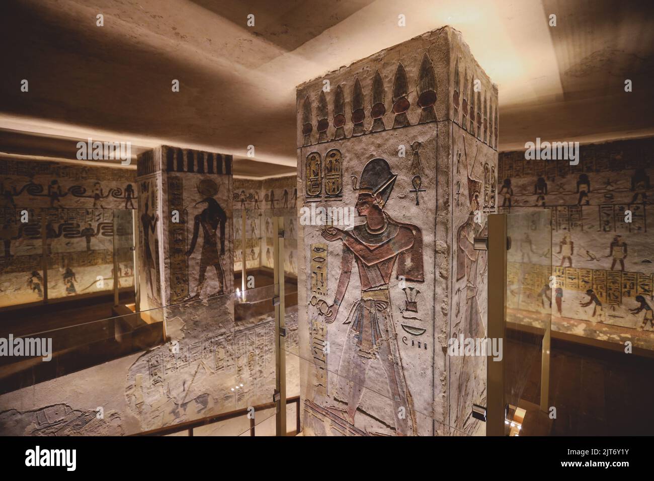 Ancient Egyptian Drawings inside the Pharaoh Tombs in the Valley of the ...