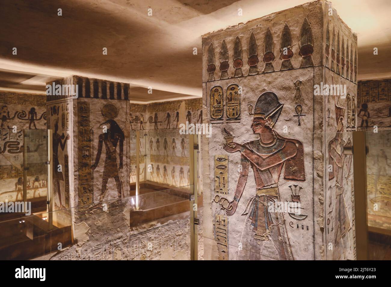 Ancient Egyptian Drawings inside the Pharaoh Tombs in the Valley of the ...