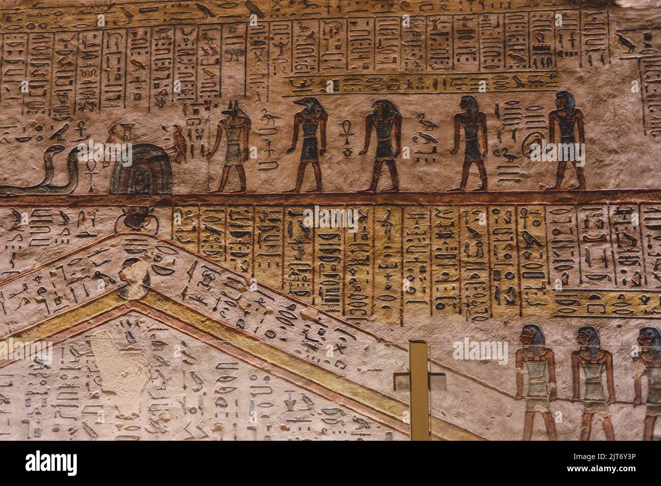 Ancient Egyptian Drawings inside the Pharaoh Tombs in the Valley of the ...