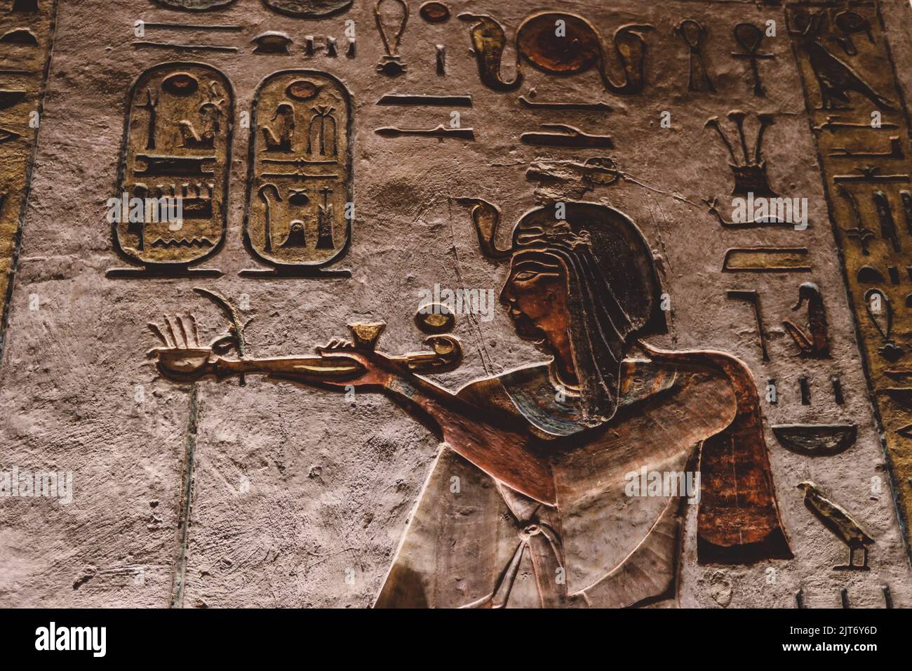 Ancient Egyptian Drawings inside the Pharaoh Tombs in the Valley of the ...