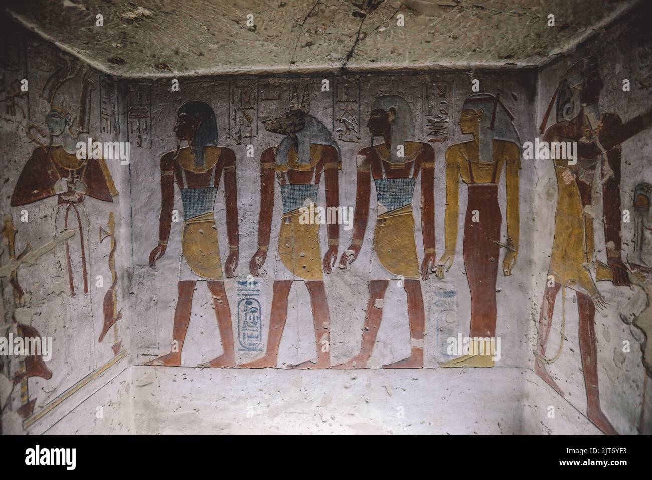 Ancient Egyptian Drawings inside the Pharaoh Tombs in the Valley of the ...