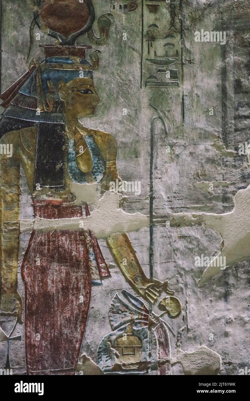 Ancient Egyptian Drawings inside the Pharaoh Tombs in the Valley of the ...
