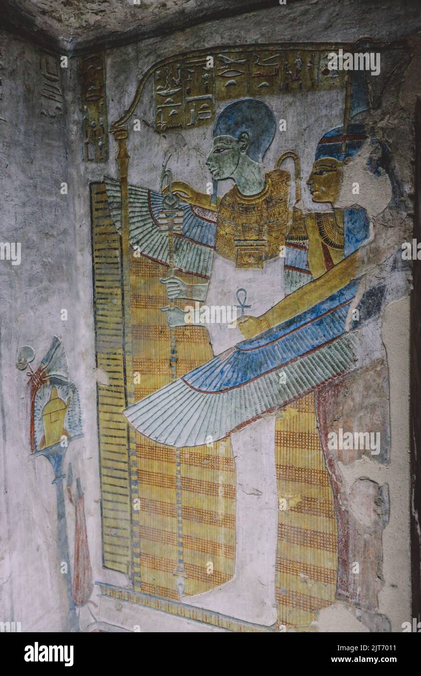 Ancient Egyptian Drawings inside the Pharaoh Tombs in the Valley of the ...