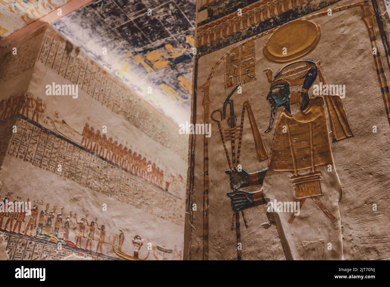 Ancient Egyptian Drawings inside the Pharaoh Tombs in the Valley of the ...