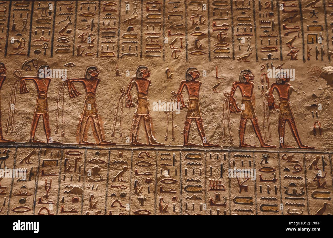 Ancient Egyptian Drawings inside the Pharaoh Tombs in the Valley of the ...