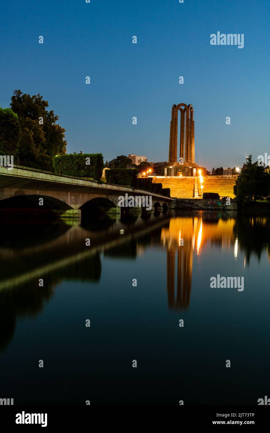 National heroes memorial bucharest hi-res stock photography and images ...
