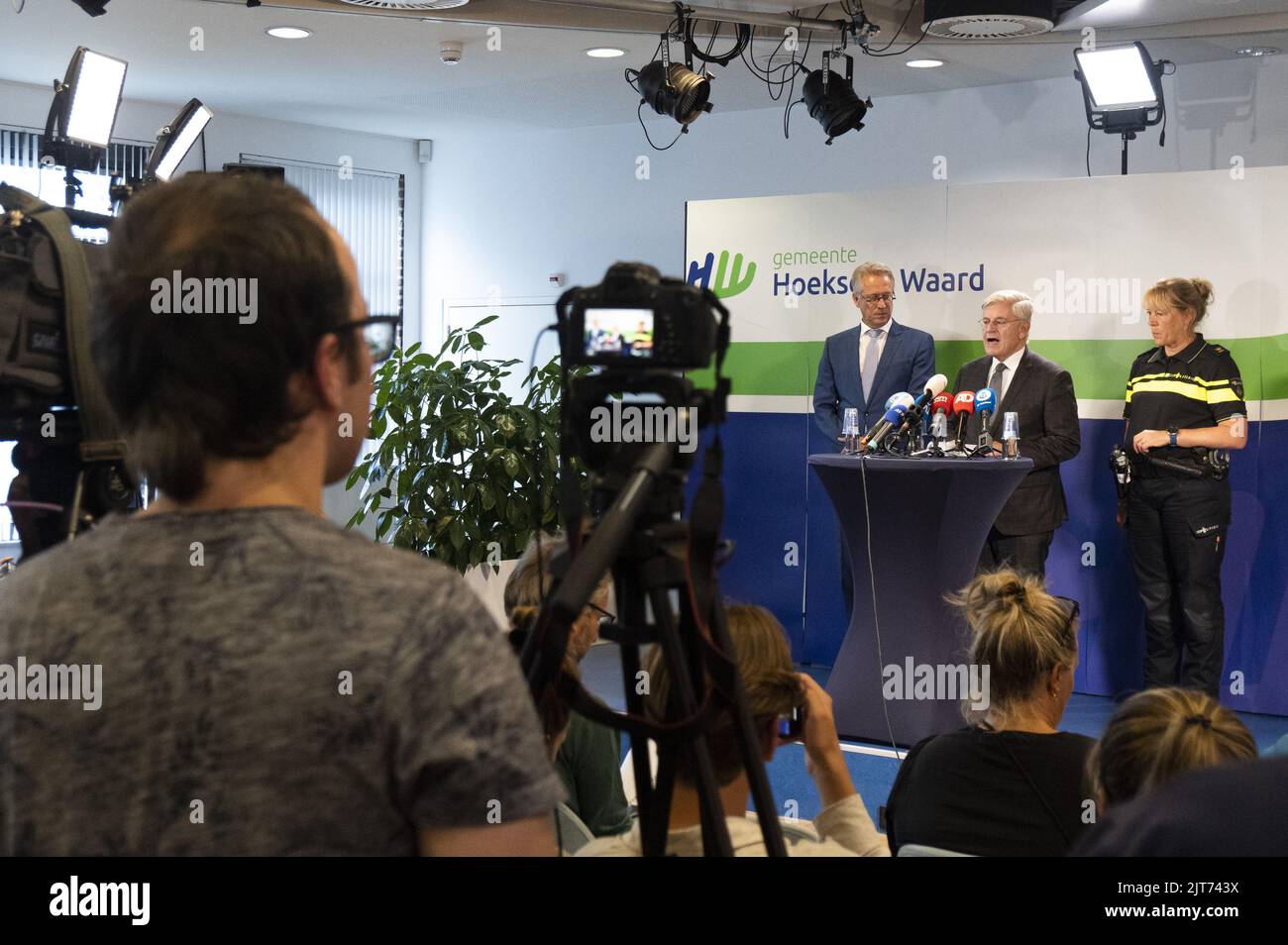 2022-08-28 18:32:56 OUD-BEIJERLAND - Mayor Charlie Aptroot of the ...