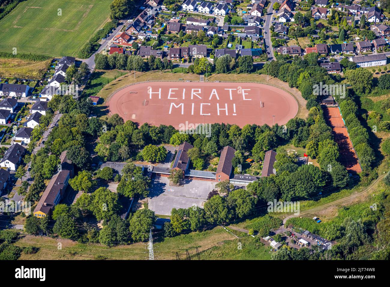 Heirate mich lettering in rosenhugel stadium hi-res stock photography ...