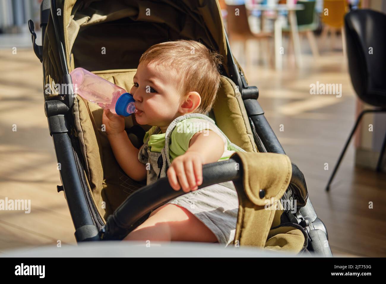 Formula milk shopping hi-res stock photography and images - Alamy
