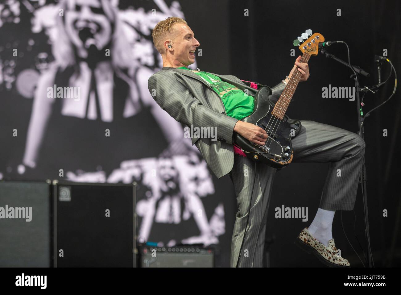 Leeds, UK. Sunday 28 August 2022. Theo Ellis of Wolf Alice performs ...