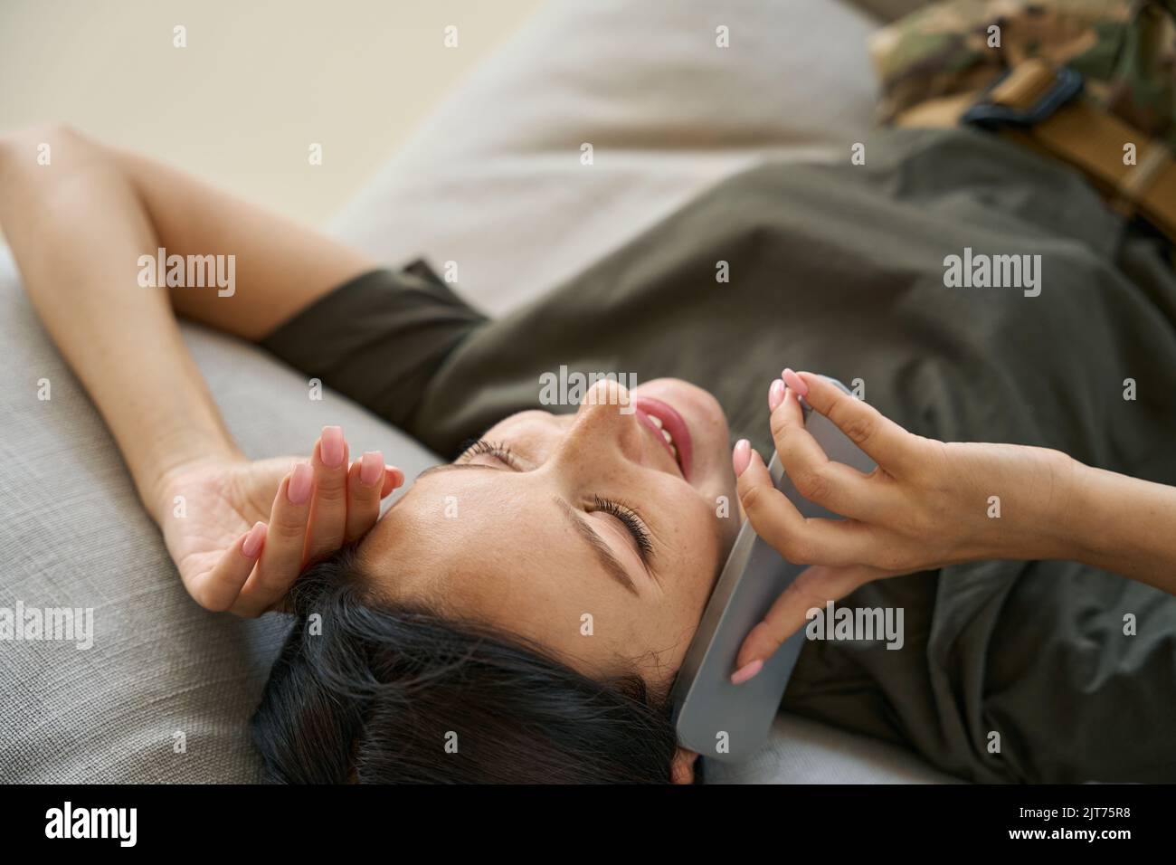 Army soldier talking on mobile hi-res stock photography and images - Alamy