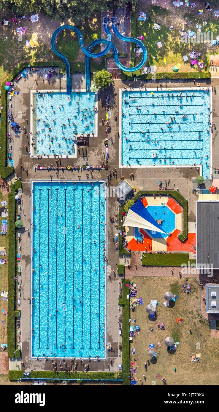 Aerial view of swimming fun in outdoor pool berge hi-res stock ...