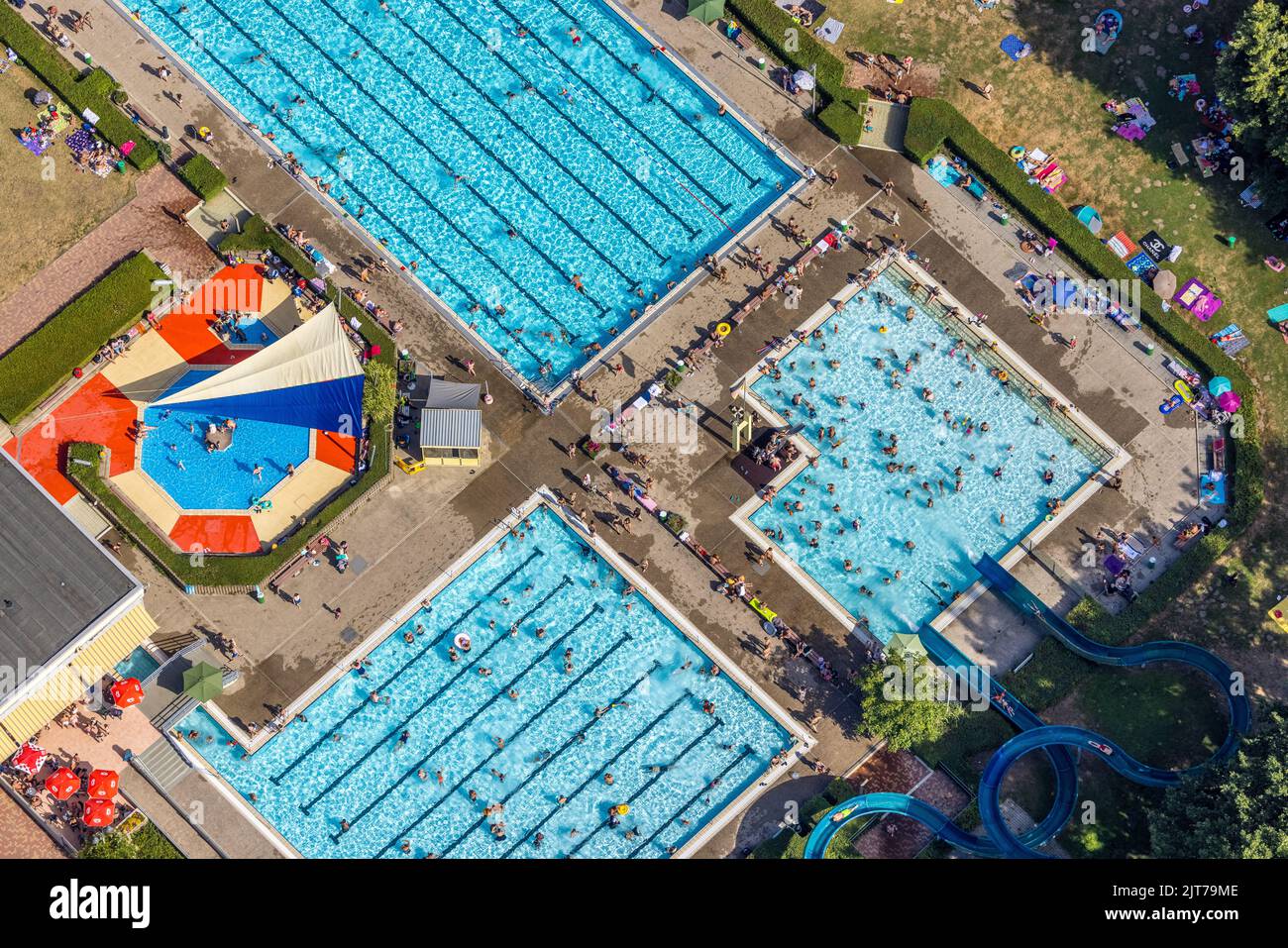 Aerial view of swimming fun in outdoor pool berge hi-res stock ...