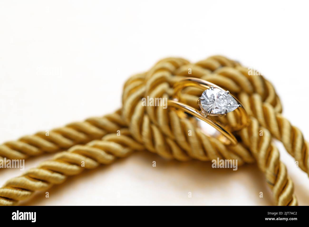 Diamond knot hi-res stock photography and images - Alamy