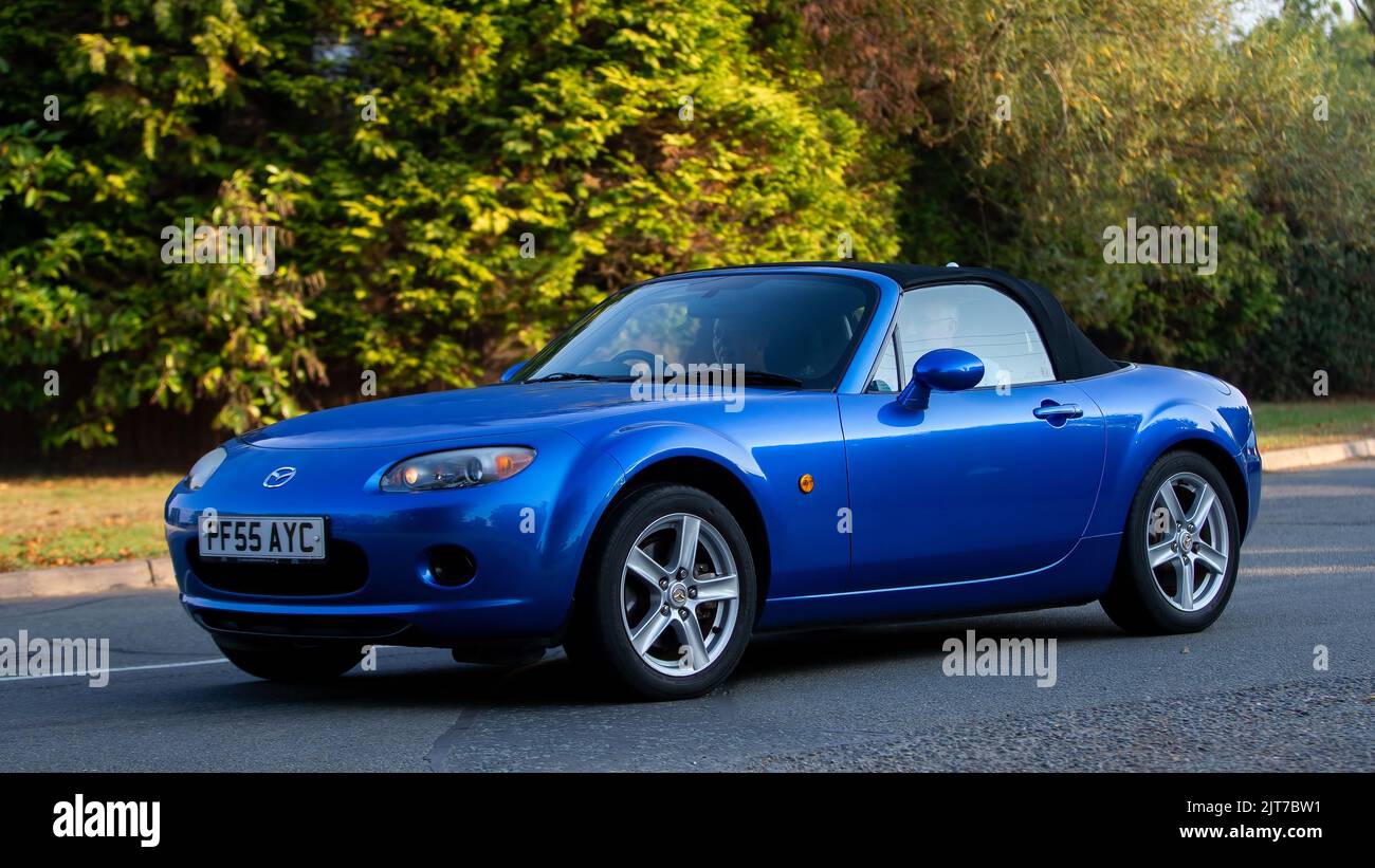 2006 1999cc blue Mazda MX5 Stock Photo - Alamy