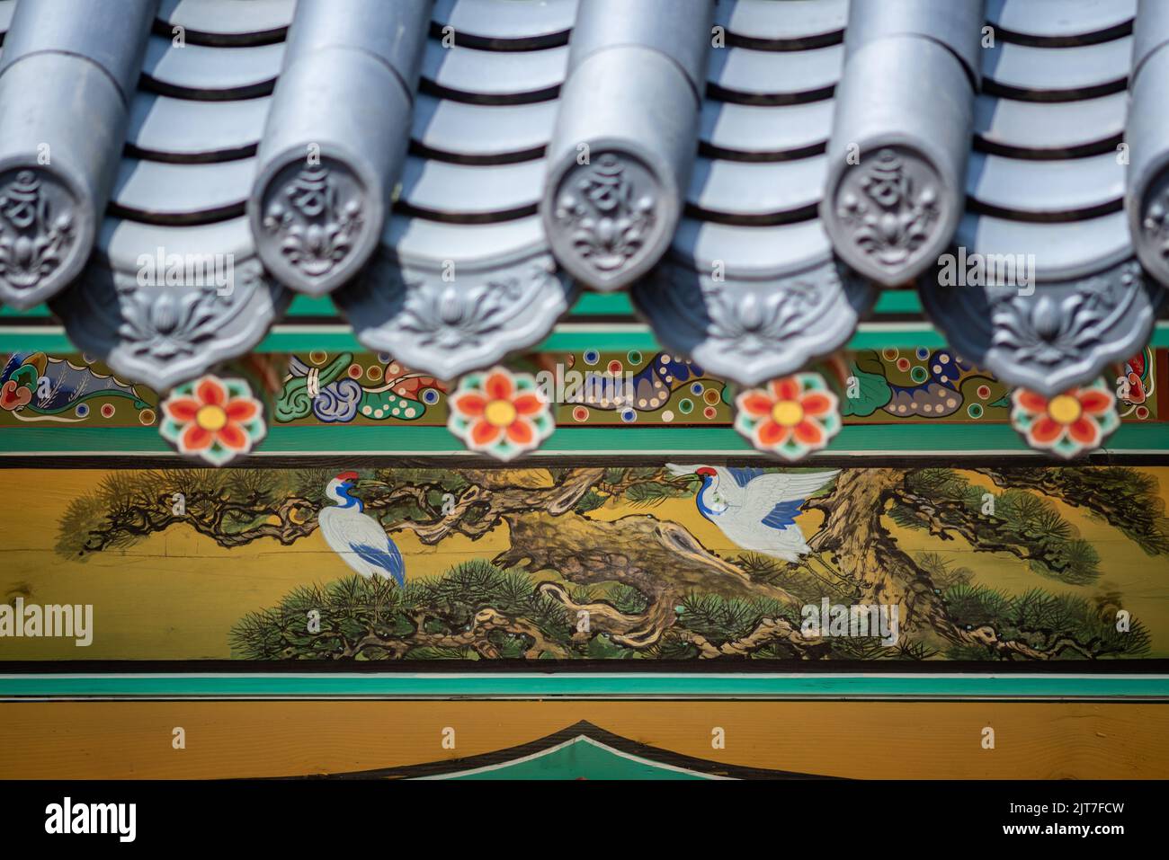 Traditional korean roof construction hi-res stock photography and ...