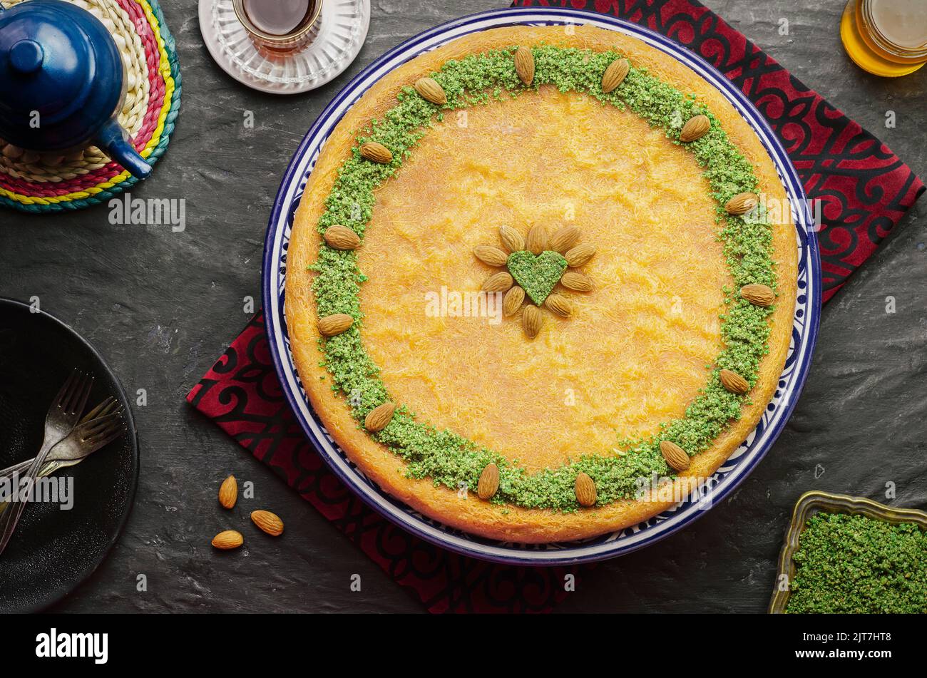 Arabic Cuisine: Middle Eastern traditional pastries and Ramadan famous ...