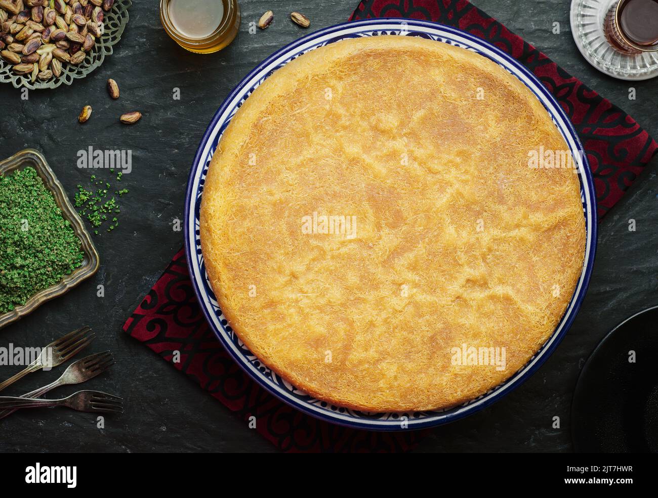 Arabic Cuisine: Middle Eastern traditional pastries and Ramadan famous ...