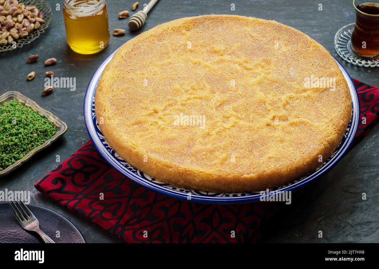 Arabic Cuisine: Middle Eastern traditional pastries and Ramadan famous ...