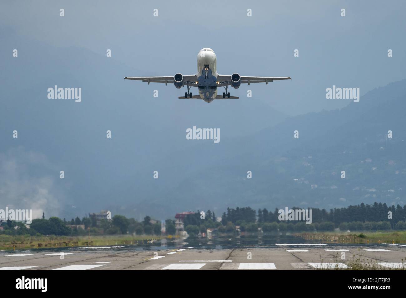 Aircraft lift hi-res stock photography and images - Alamy