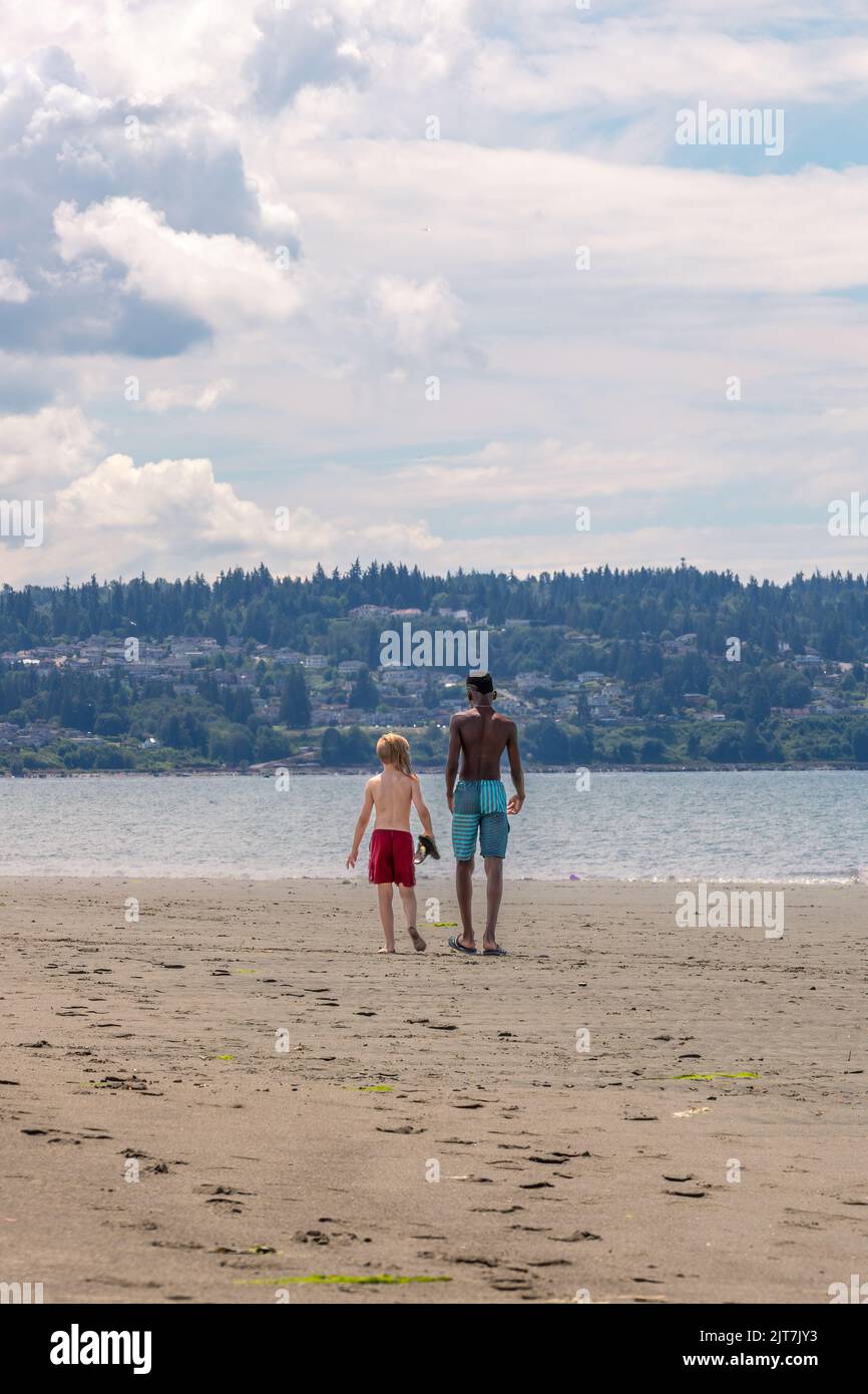 Everett, WA. USA 07-08-20022: People Walk along the Jetty Island beach ...