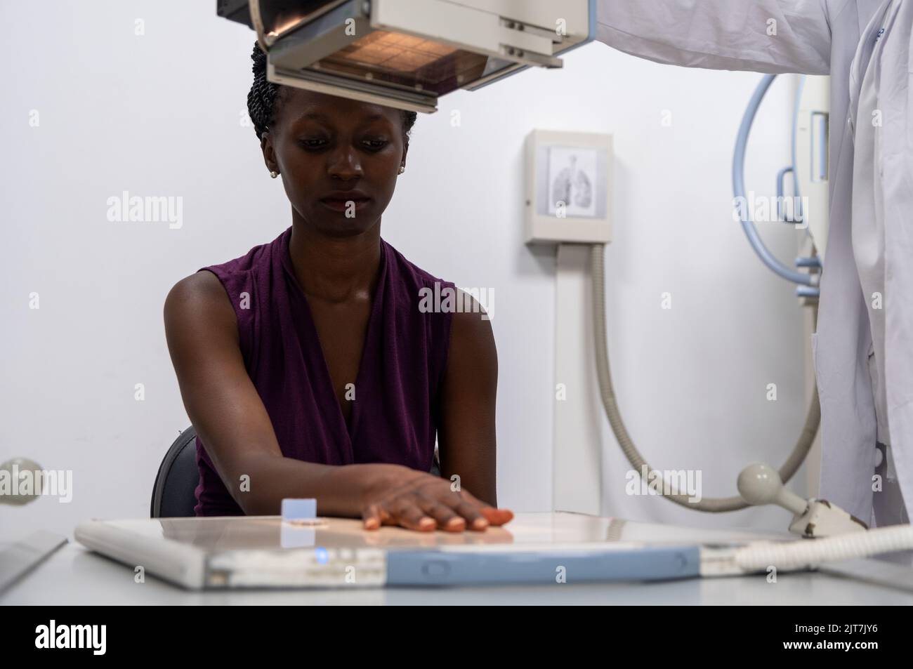 A hand x ray session ongloing in a radiology session Stock Photo - Alamy
