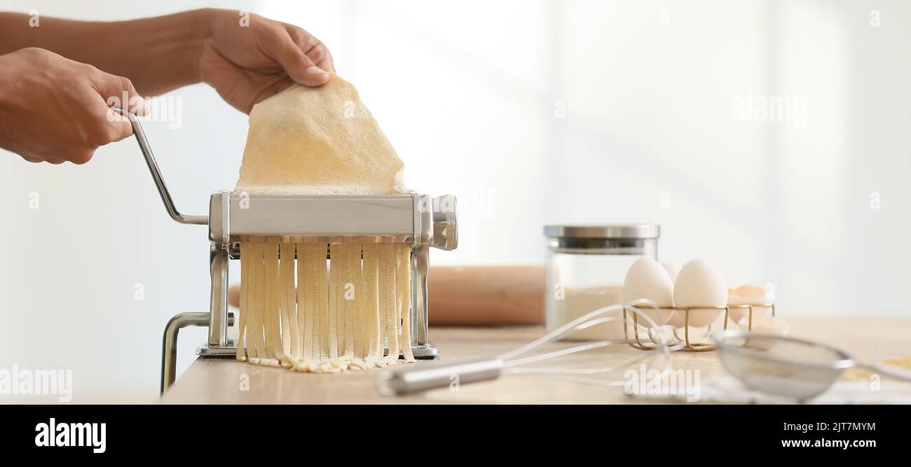 Using pasta maker hi-res stock photography and images - Alamy