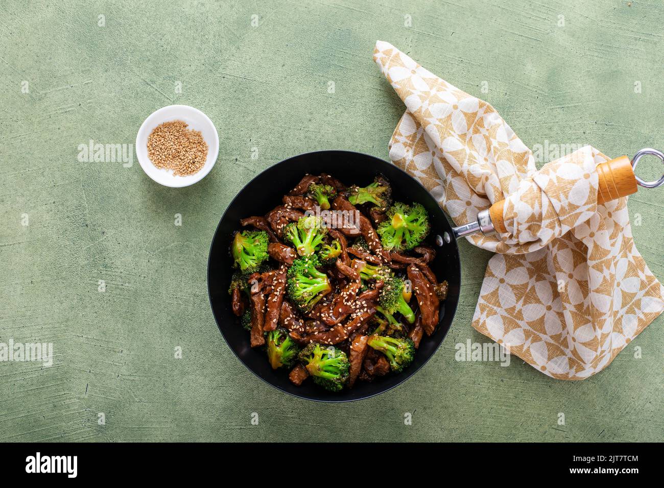 Beef and broccoli stir fry in a small wok Stock Photo - Alamy