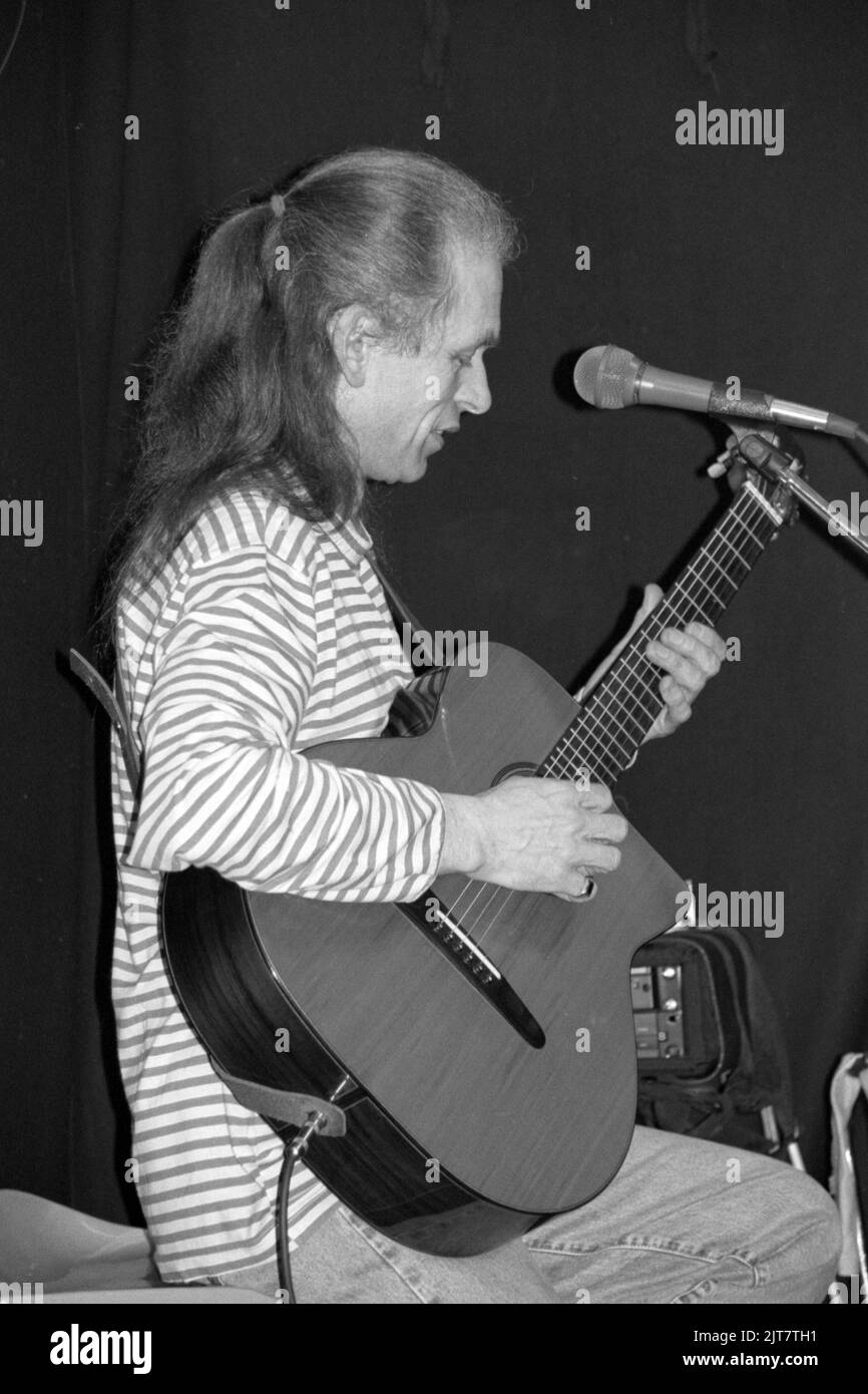 Steve howe trio hi-res stock photography and images - Alamy