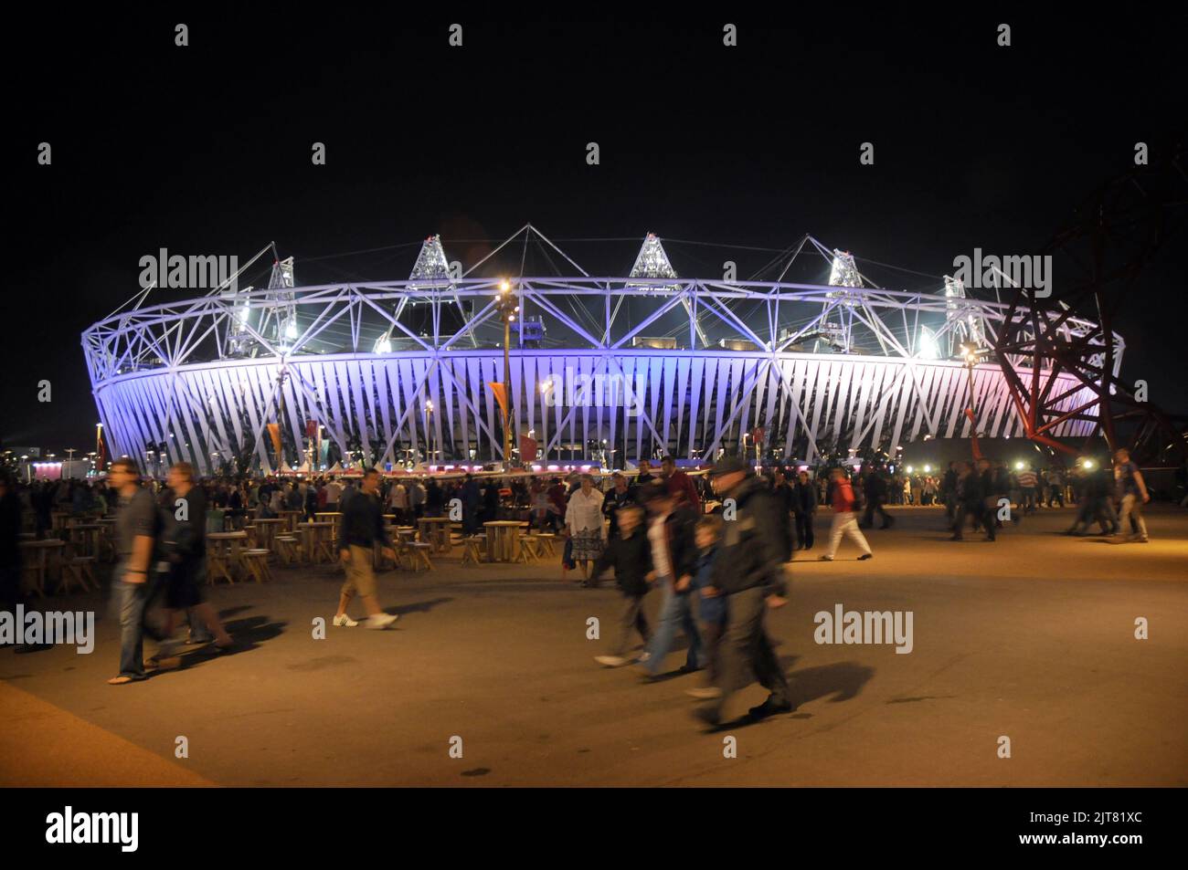 THE QUEEN ELIZABETH OLYMPIC STADIUM AT NIGHT, LONDON OLYMPICS 2012 PIC ...