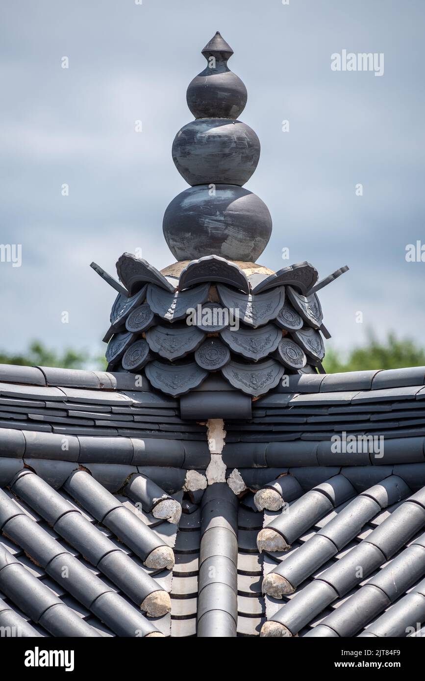 A vertical shot of a Traditional Korean style house roof Stock Photo ...