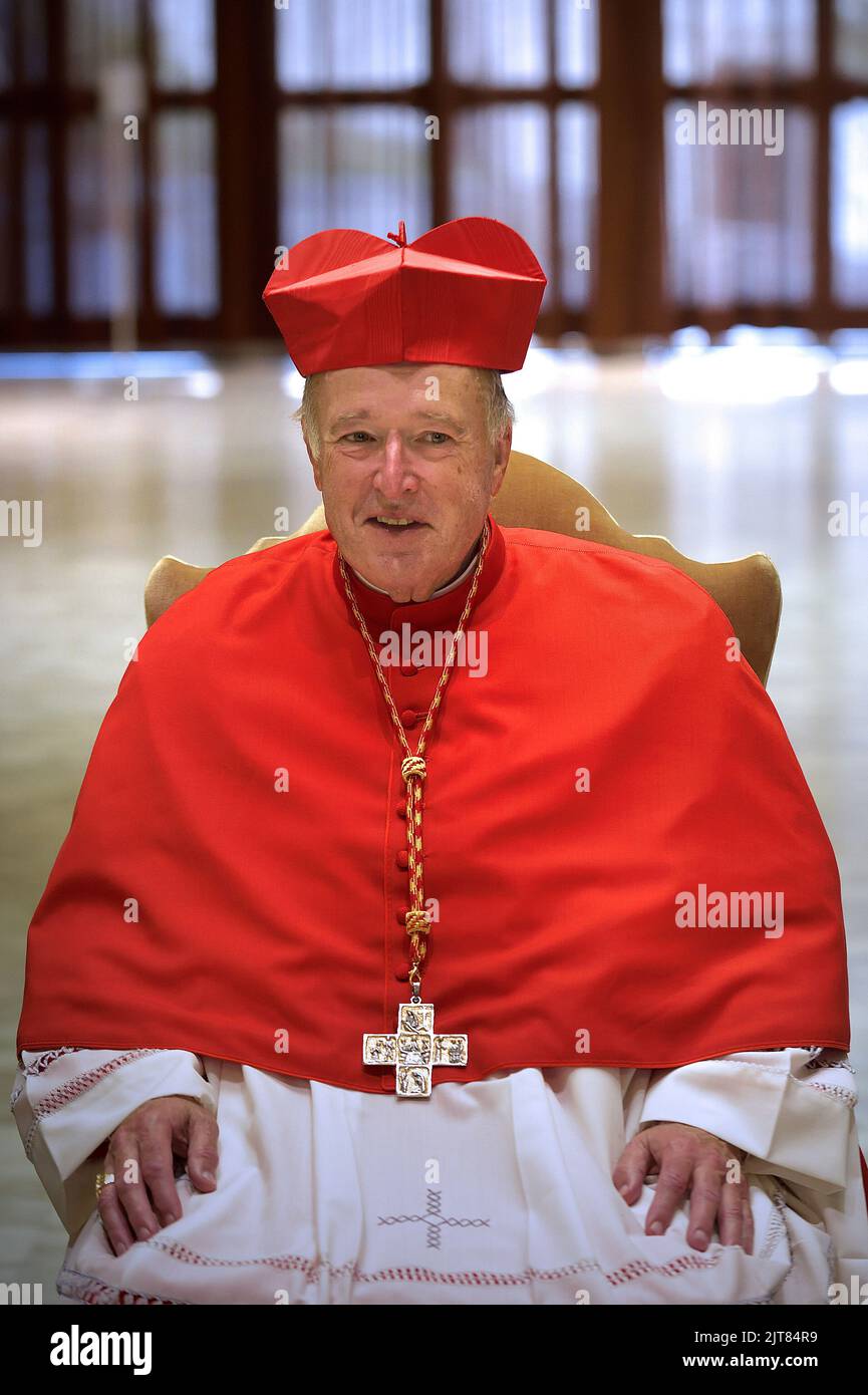 Cardinale robert walter mcelroy hi-res stock photography and images - Alamy