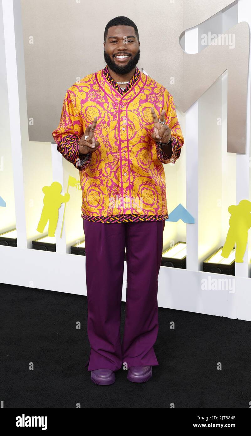 Newark, United States. 28th Aug, 2022. Khalid arrives on the red carpet ...