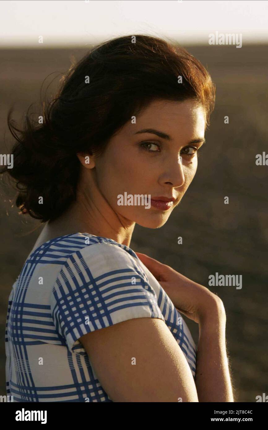 The world unseen 2007 lisa ray hi-res stock photography and images - Alamy