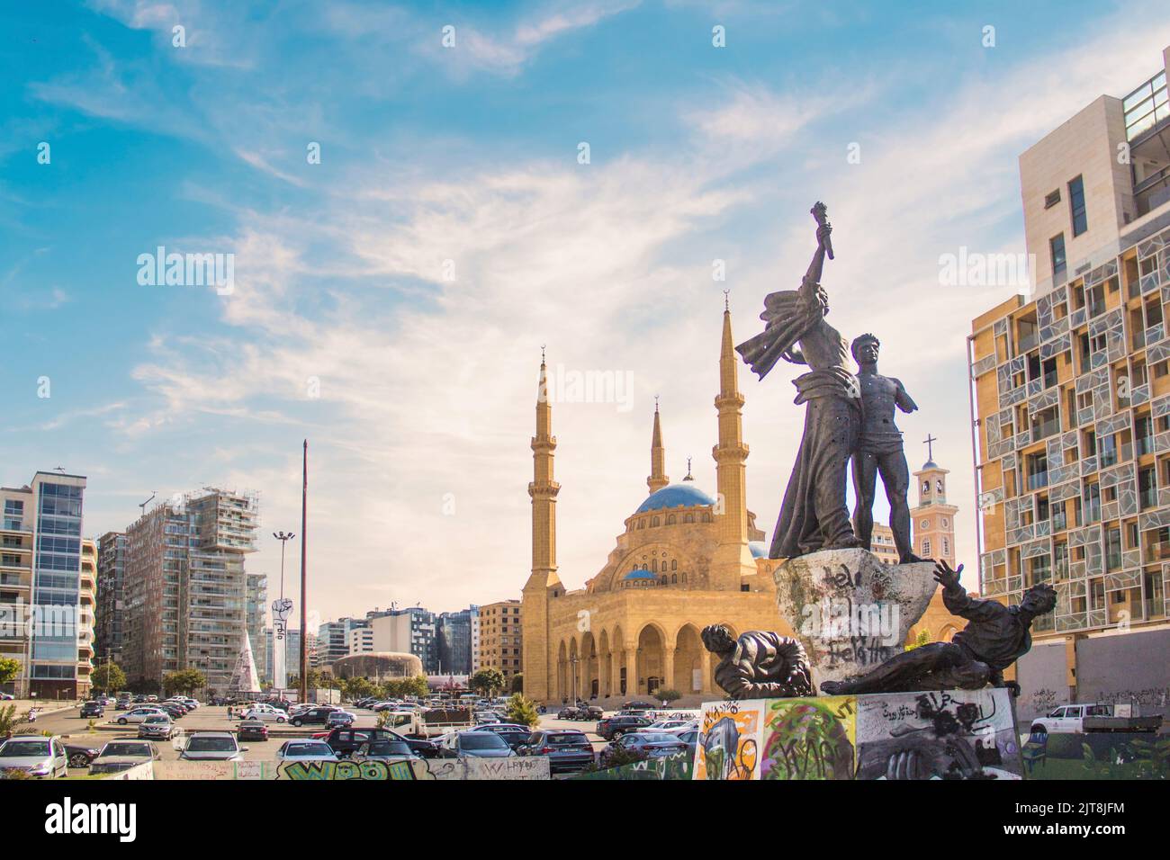 Beautiful view of the Martyrs' Monument and the Muhammad Al-Amin Mosque ...