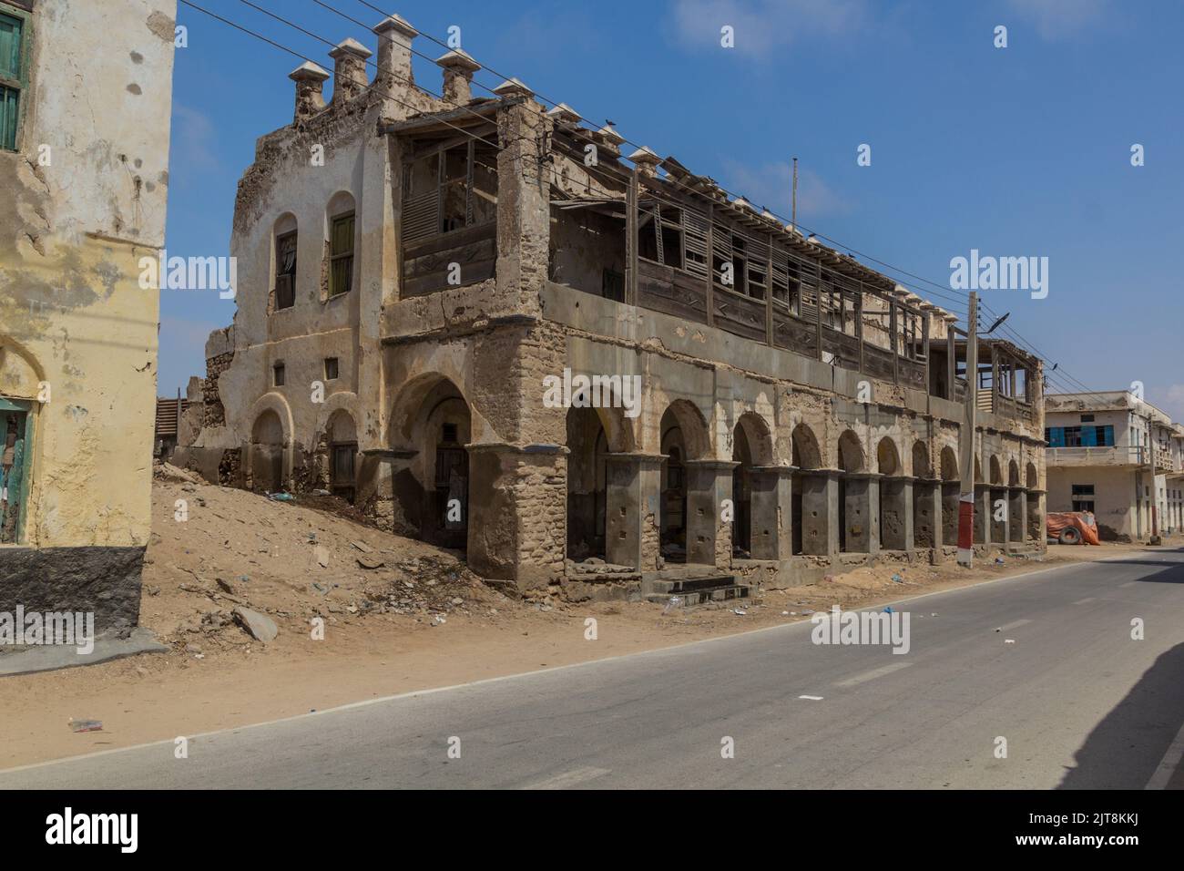 Crumbling building hi-res stock photography and images - Alamy