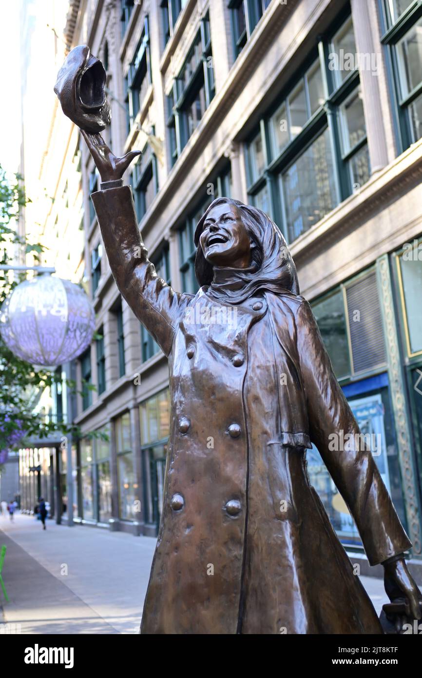 The Mary Tyler Moore statue located in front of Dayton's on Nicollet ...