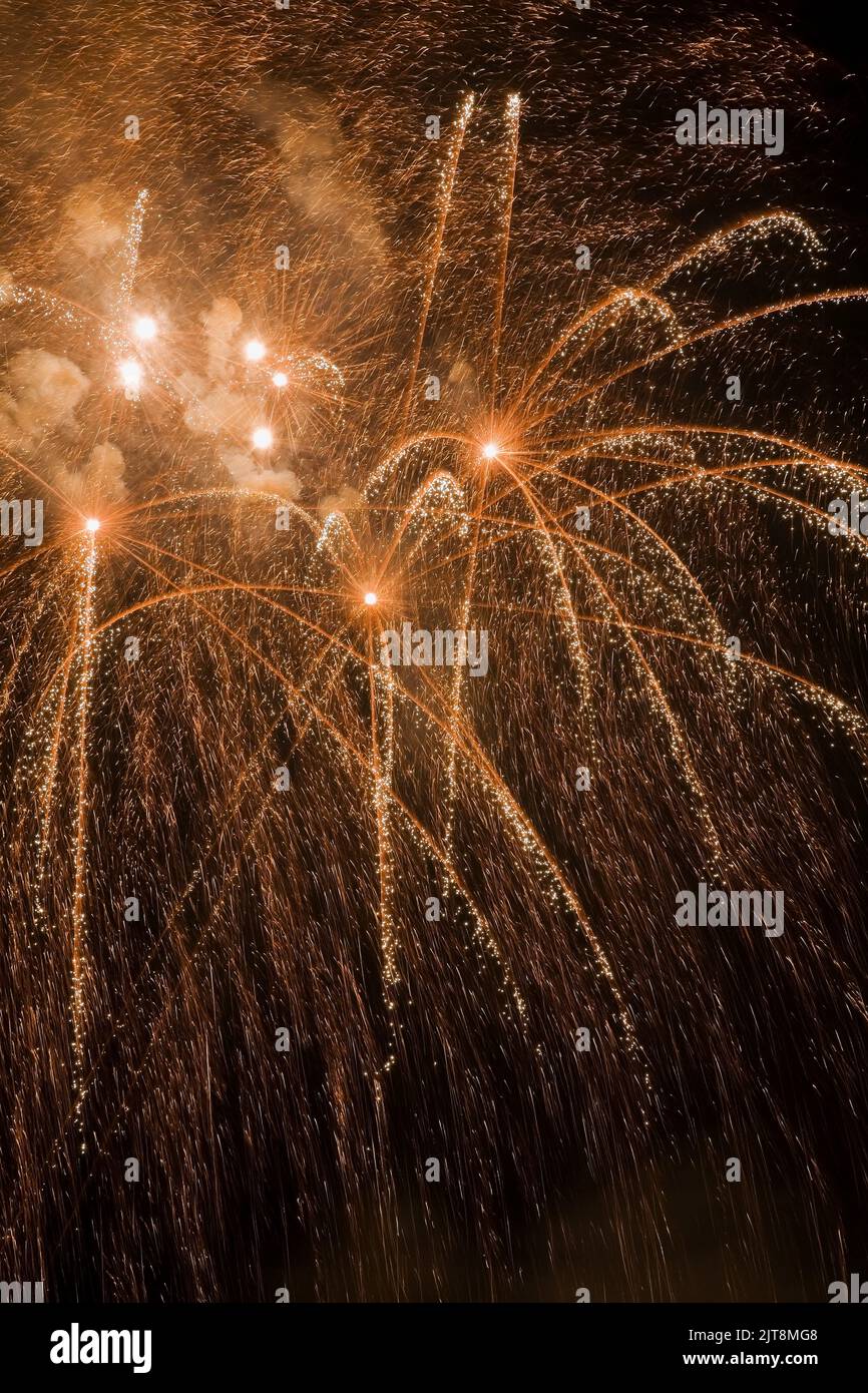 Gold fireworks hi-res stock photography and images - Alamy