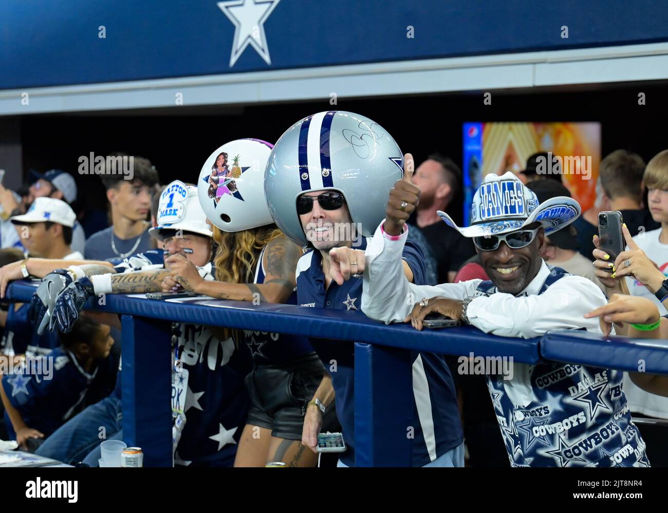 Dallas cowboys fans hi-res stock photography and images - Alamy