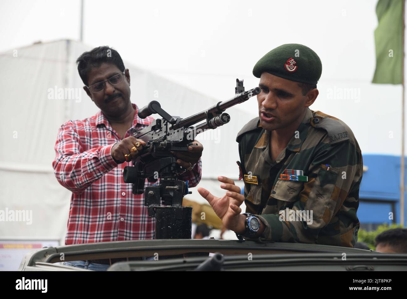 Weapon handling hi-res stock photography and images - Alamy