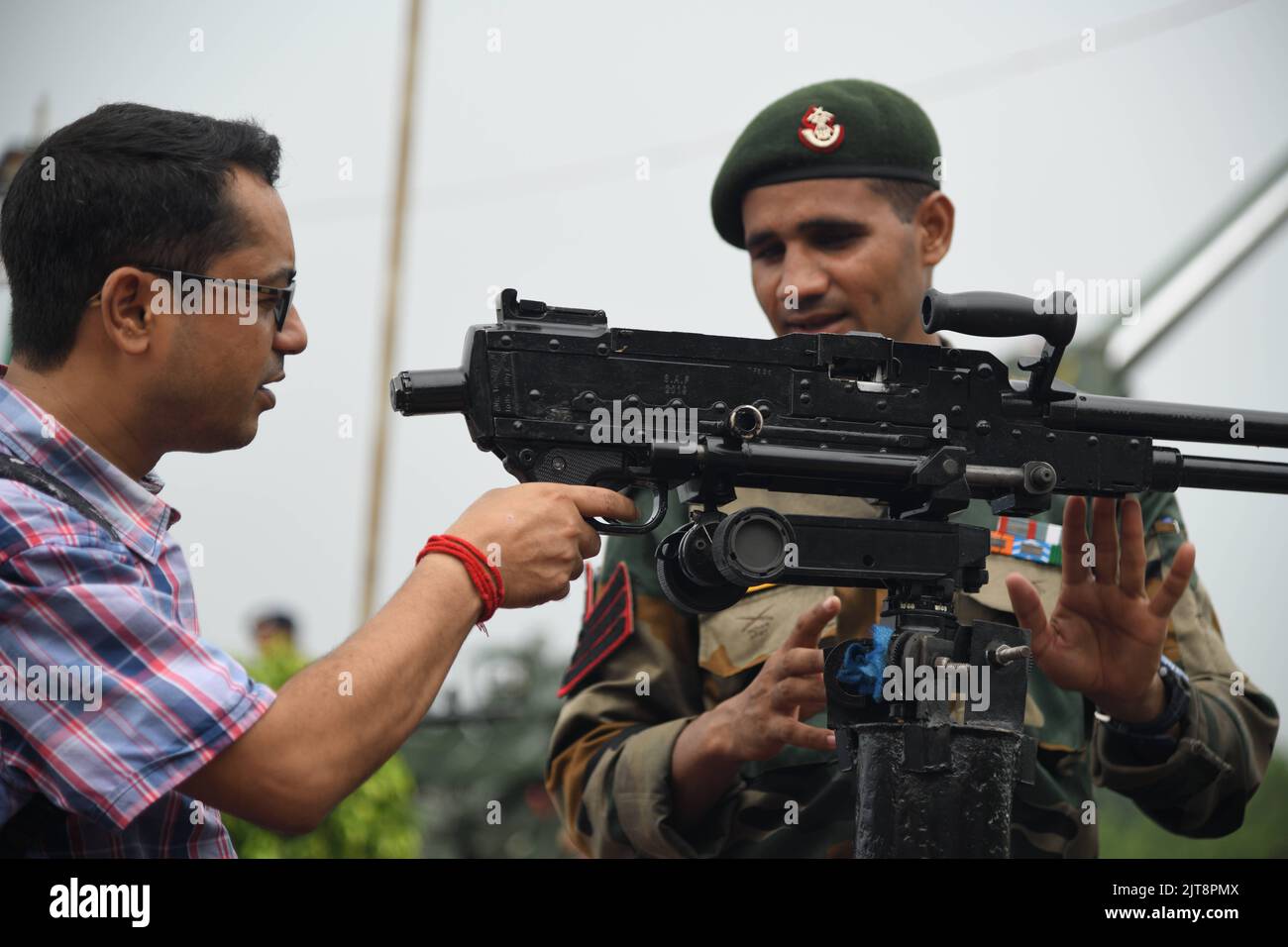 Weapon handling hi-res stock photography and images - Alamy