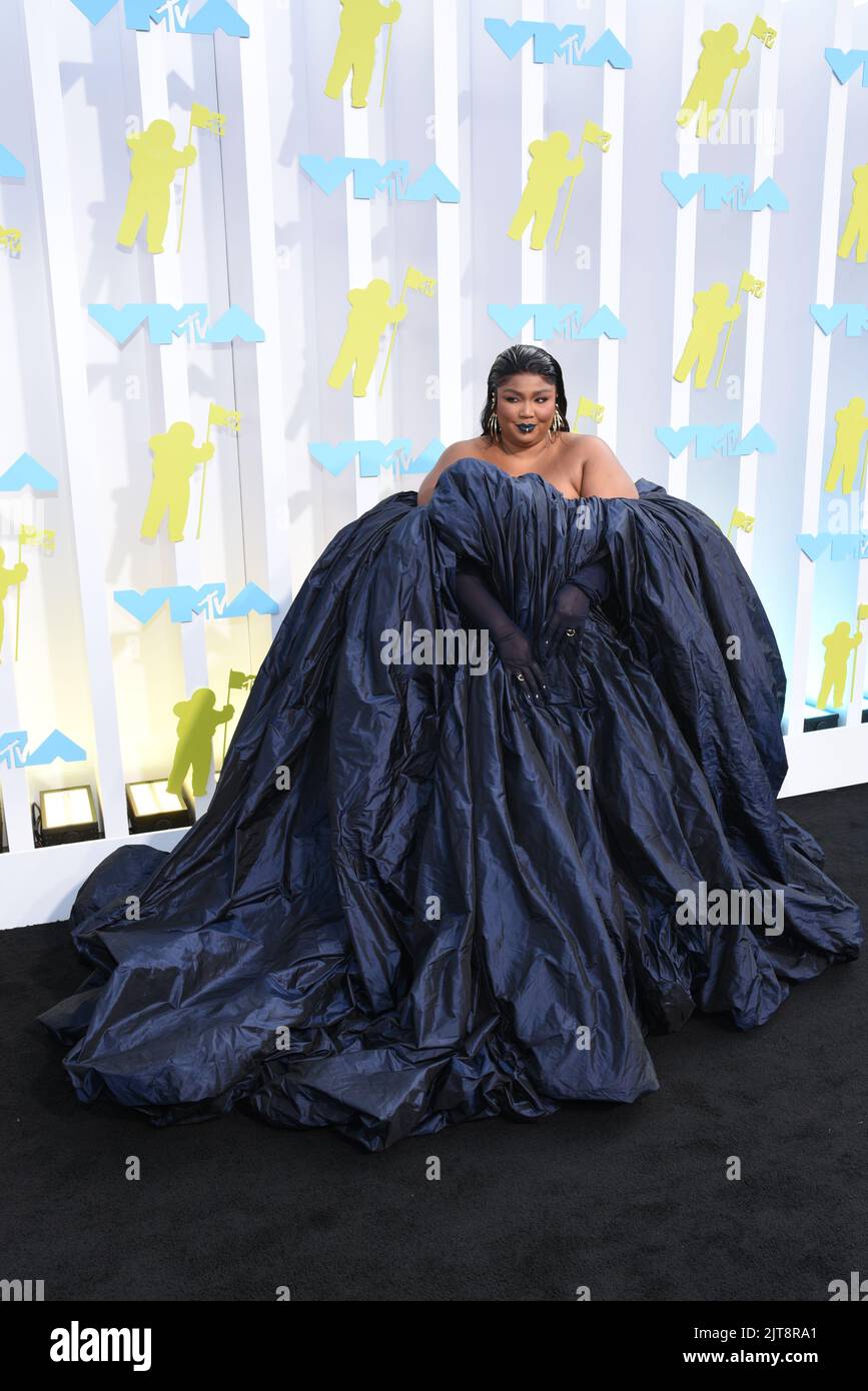 Newark, USA. 28th Aug, 2022. Lizzo walking on the black carpet at the ...