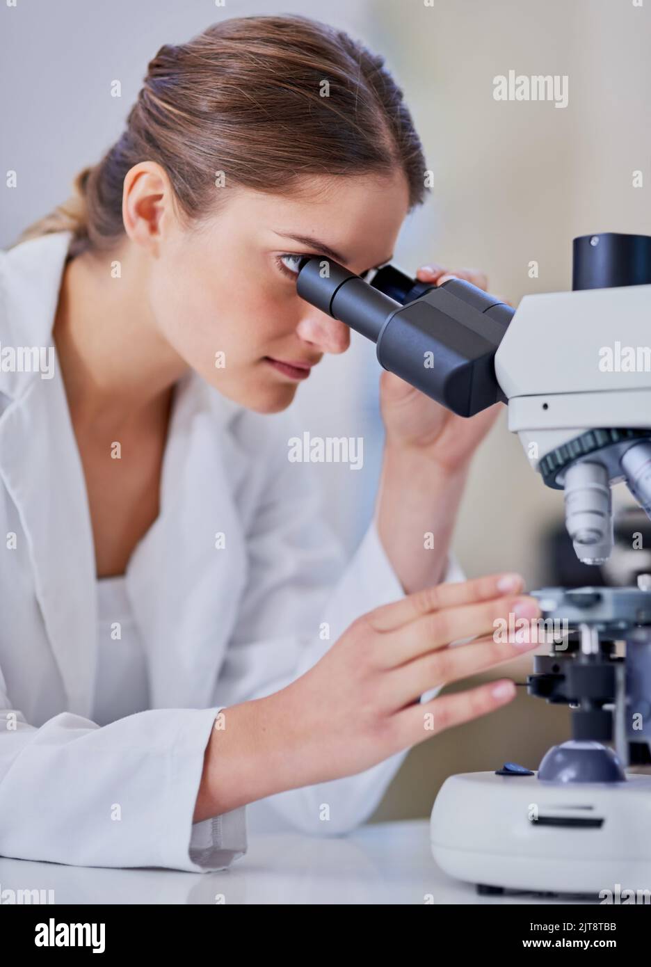 Microscope women laboratory hi-res stock photography and images - Alamy
